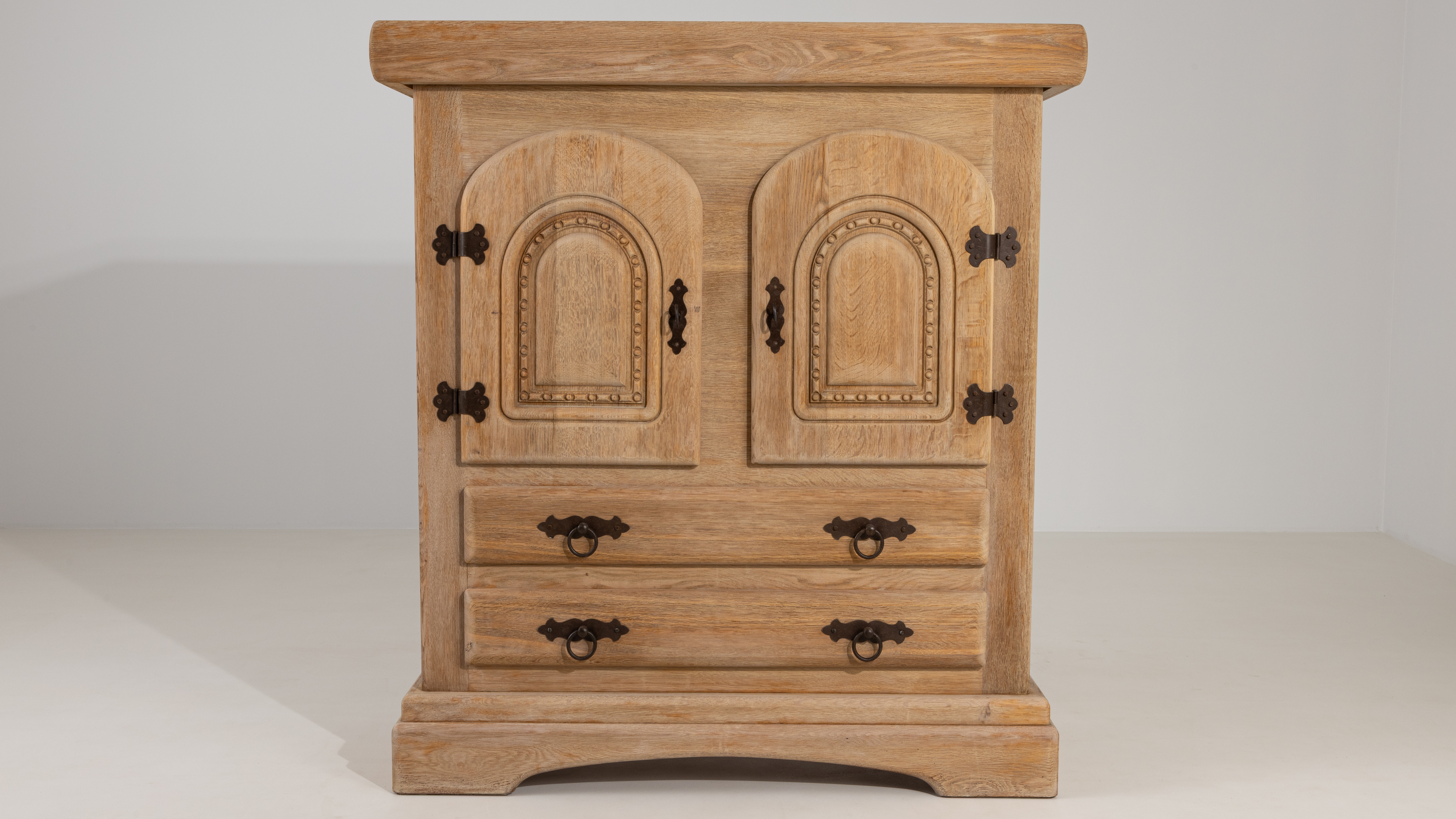 Brutalis Oak Cabinet